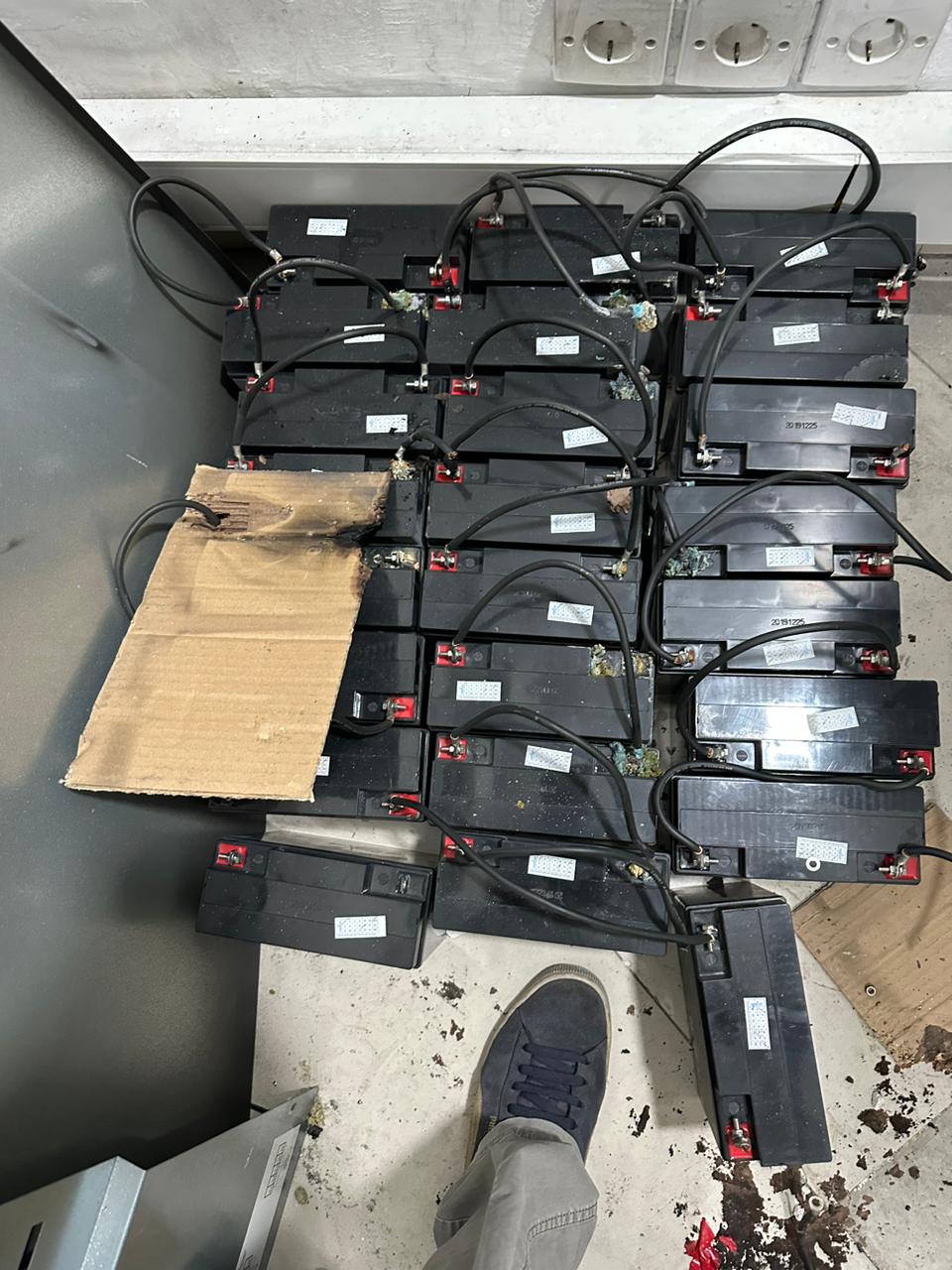 Cara memperbaiki baterai UPS - Battery Industrial
